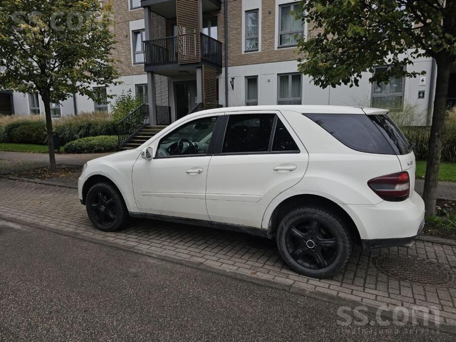 Белый Мерседес МЛ 350 2006 в Рига, объемом двигателя 3.50 л и пробегом 0 тыс. км за 4000 €, фото 4 на AUTOMOTO.COM.LV
