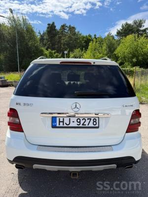 White Mercedes-Benz ML 350 2008 in Riga, with an engine capacity of 3.50 L and mileage of 213 thousand km for 7500 €, photo 4 on AUTOMOTO.COM.LV