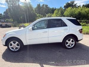 White Mercedes-Benz ML 350 2008 in Riga, with an engine capacity of 3.50 L and mileage of 213 thousand km for 7500 €, photo 5 on AUTOMOTO.COM.LV