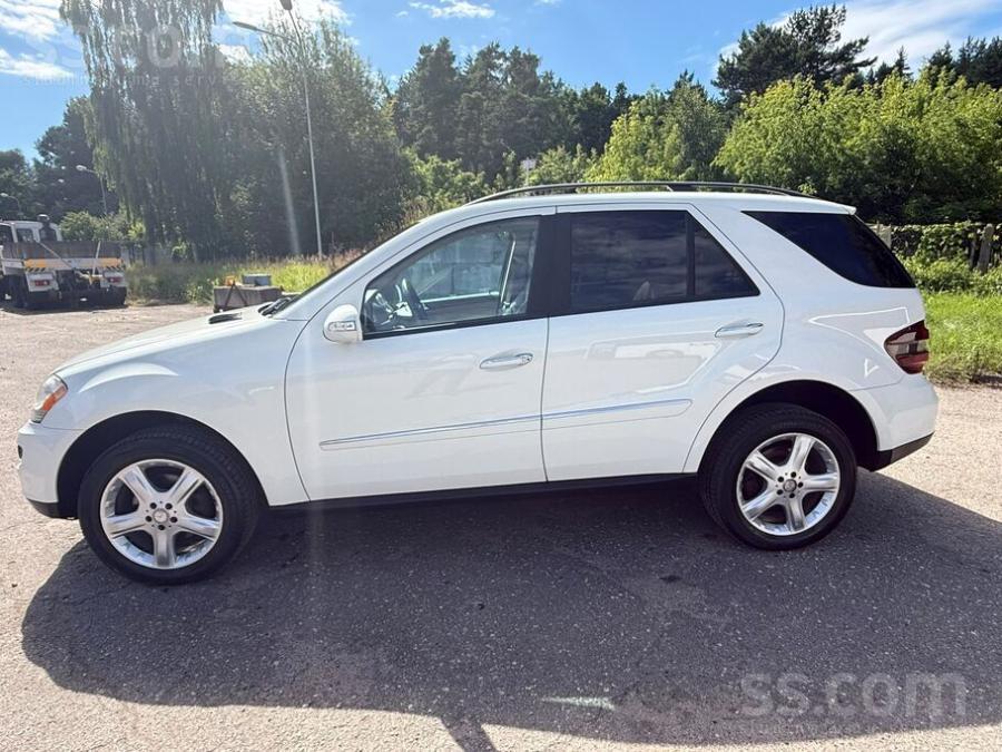 White Mercedes-Benz ML 350 2008 in Riga, with an engine capacity of 3.50 L and mileage of 213 thousand km for 7500 €, photo 5 on AUTOMOTO.COM.LV
