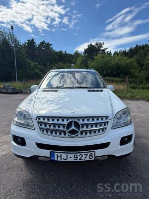 White Mercedes-Benz ML 350 2008 in Riga, with an engine capacity of 3.50 L and mileage of 213 thousand km for 7500 €, photo 6 on AUTOMOTO.COM.LV