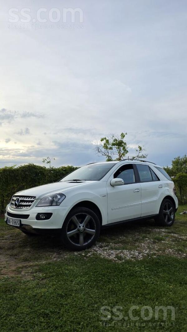 White Mercedes-Benz ML 350 2008 in Jurmala, with an engine capacity of 3.50 L and mileage of 140 thousand km for 7195 €, photo 1 on AUTOMOTO.COM.LV