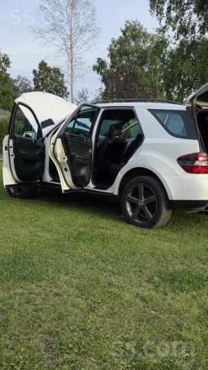 White Mercedes-Benz ML 350 2008 in Jurmala, with an engine capacity of 3.50 L and mileage of 140 thousand km for 7195 €, photo 6 on AUTOMOTO.COM.LV