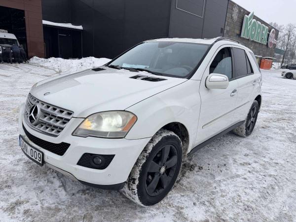 Balts Mercedes-Benz ML 350 2009 Viļņa, ar dzinēja tilpumu 3.50 L un nobraukumu 389 tūkst. km par 5999 €, foto 1 vietnē AUTOMOTO.COM.LV