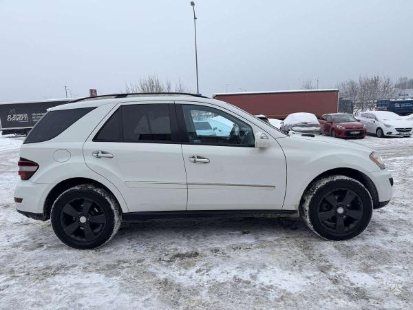 Balts Mercedes-Benz ML 350 2009 Viļņa, ar dzinēja tilpumu 3.50 L un nobraukumu 389 tūkst. km par 5999 €, foto 6 vietnē AUTOMOTO.COM.LV