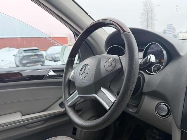 Balts Mercedes-Benz ML 350 2009 Viļņa, ar dzinēja tilpumu 3.50 L un nobraukumu 389 tūkst. km par 5999 €, foto 9 vietnē AUTOMOTO.COM.LV