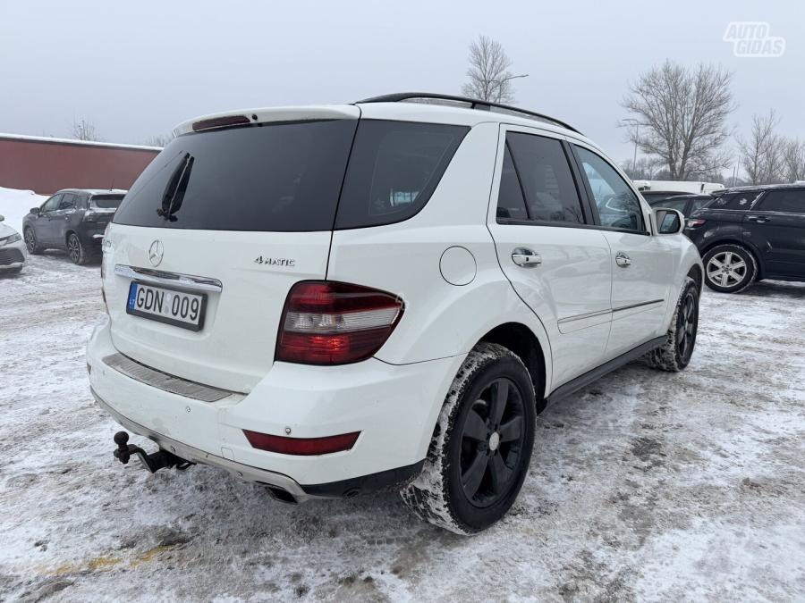 Balts Mercedes-Benz ML 350 2009 Viļņa, ar dzinēja tilpumu 3.50 L un nobraukumu 389 tūkst. km par 5999 €, foto 4 vietnē AUTOMOTO.COM.LV