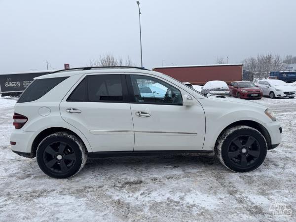 White Mercedes-Benz ML 350 2009 in Vilnius, with an engine capacity of 3.50 L and mileage of 389 thousand km for 5999 €, photo 7 on AUTOMOTO.COM.LV