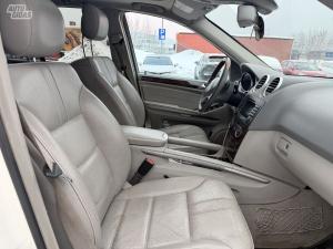 White Mercedes-Benz ML 350 2009 in Vilnius, with an engine capacity of 3.50 L and mileage of 389 thousand km for 5999 €, photo 15 on AUTOMOTO.COM.LV