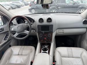 White Mercedes-Benz ML 350 2009 in Vilnius, with an engine capacity of 3.50 L and mileage of 389 thousand km for 5999 €, photo 16 on AUTOMOTO.COM.LV