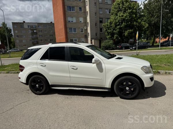 Белый Мерседес МЛ 350 2009 в Резекне, объемом двигателя 3.00 л и пробегом 375 тыс. км за 5500 €, фото 3 на AUTOMOTO.COM.LV