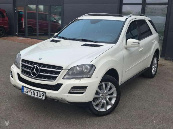 White Mercedes-Benz ML 350 2010 in Jonava, with an engine capacity of 3.00 L and mileage of 309 thousand km for 9499 €, photo 2 on AUTOMOTO.COM.LV