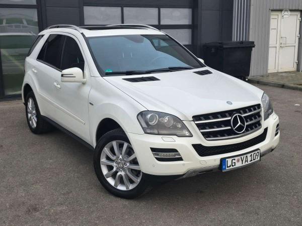 White Mercedes-Benz ML 350 2010 in Jonava, with an engine capacity of 3.00 L and mileage of 309 thousand km for 9499 €, photo 3 on AUTOMOTO.COM.LV