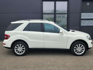 White Mercedes-Benz ML 350 2010 in Jonava, with an engine capacity of 3.00 L and mileage of 309 thousand km for 9499 €, photo 4 on AUTOMOTO.COM.LV