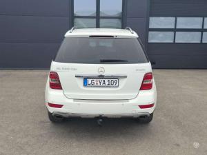 White Mercedes-Benz ML 350 2010 in Jonava, with an engine capacity of 3.00 L and mileage of 309 thousand km for 9499 €, photo 8 on AUTOMOTO.COM.LV
