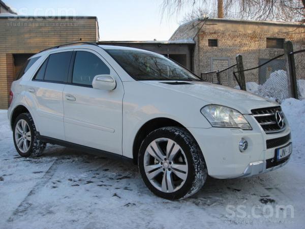 White Mercedes-Benz ML 350 2010 in Riga, with an engine capacity of 3.00 L and mileage of 261 thousand km for 8000 €, photo 1 on AUTOMOTO.COM.LV