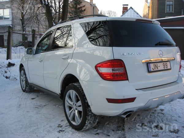 White Mercedes-Benz ML 350 2010 in Riga, with an engine capacity of 3.00 L and mileage of 261 thousand km for 8000 €, photo 4 on AUTOMOTO.COM.LV