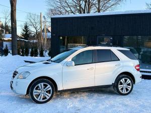 White Mercedes-Benz ML 350 2010 in Riga, with an engine capacity of 0.00 L and mileage of 261 thousand km for 8995 €, photo 11 on AUTOMOTO.COM.LV