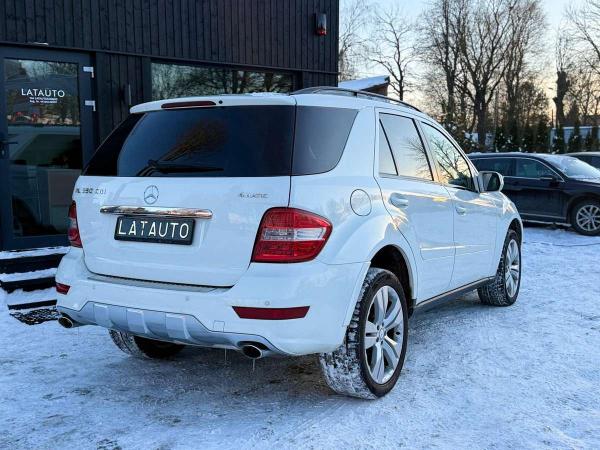 White Mercedes-Benz ML 350 2010 in Riga, with an engine capacity of 3.00 L and mileage of 261 thousand km for 8995 €, photo 5 on AUTOMOTO.COM.LV