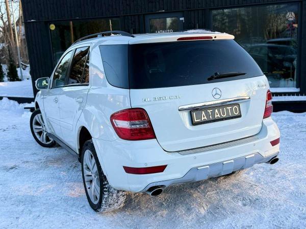 White Mercedes-Benz ML 350 2010 in Riga, with an engine capacity of 3.00 L and mileage of 261 thousand km for 8995 €, photo 8 on AUTOMOTO.COM.LV