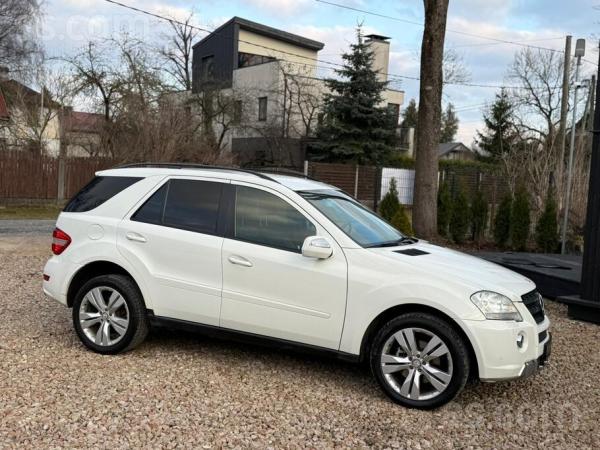 Белый Мерседес МЛ 350 2010 в Рига, объемом двигателя 3.00 л и пробегом 262 тыс. км за 8295 €, фото 3 на AUTOMOTO.COM.LV