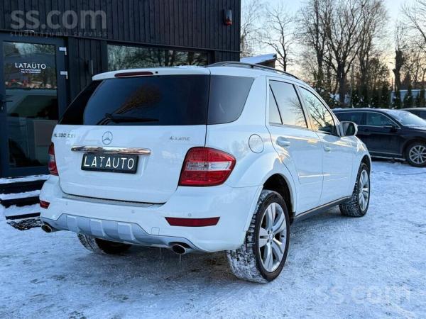 Balts Mercedes-Benz ML 350 2010 Rīga, ar dzinēja tilpumu 3.00 L un nobraukumu 262 tūkst. km par 8995 €, foto 5 vietnē AUTOMOTO.COM.LV