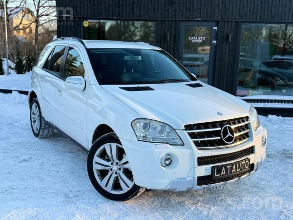 White Mercedes-Benz ML 350 2010 in Riga, with an engine capacity of 3.00 L and mileage of 262 thousand km for 8995 €, photo 1 on AUTOMOTO.COM.LV