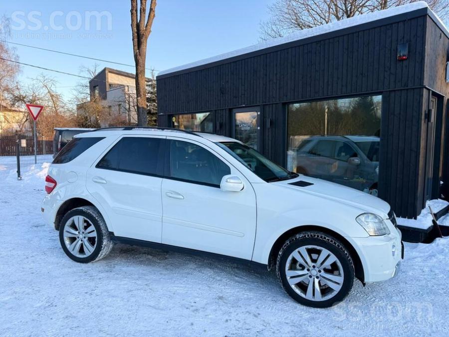 Белый Мерседес МЛ 350 2010 в Рига, объемом двигателя 3.00 л и пробегом 262 тыс. км за 8995 €, фото 4 на AUTOMOTO.COM.LV