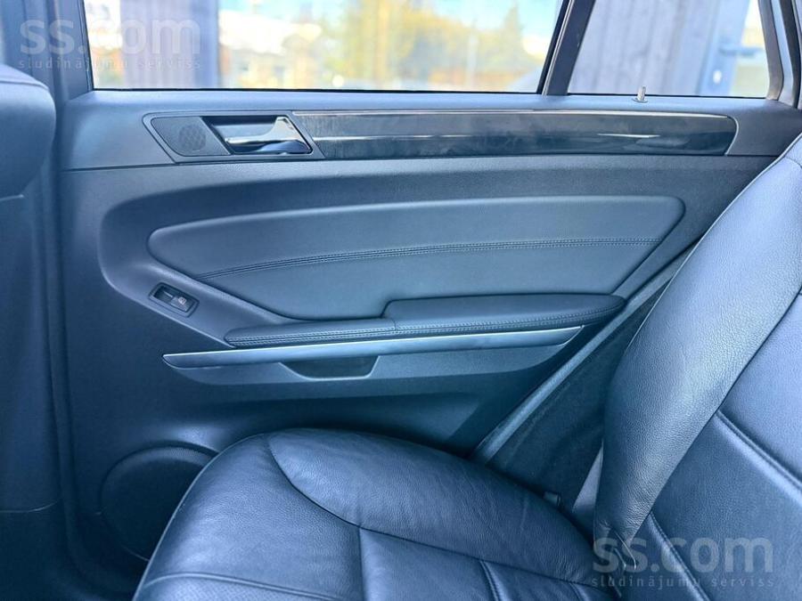 Белый Мерседес МЛ 350 2010 в Рига, объемом двигателя 3.00 л и пробегом 262 тыс. км за 8995 €, фото 27 на AUTOMOTO.COM.LV