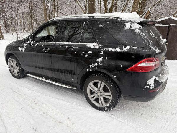 White Mercedes-Benz ML 350 2011 in Vilnius, with an engine capacity of 3.50 L and mileage of 180 thousand km for 9800 €, photo 3 on AUTOMOTO.COM.LV