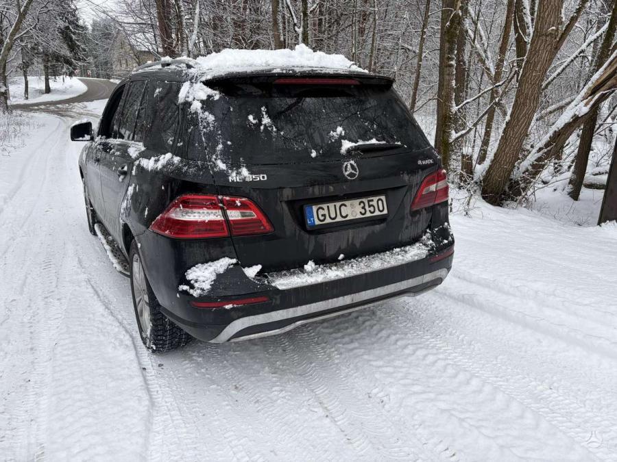 White Mercedes-Benz ML 350 2011 in Vilnius, with an engine capacity of 3.50 L and mileage of 180 thousand km for 9800 €, photo 4 on AUTOMOTO.COM.LV