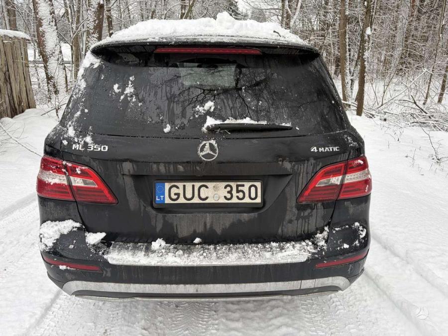 White Mercedes-Benz ML 350 2011 in Vilnius, with an engine capacity of 3.50 L and mileage of 180 thousand km for 9800 €, photo 5 on AUTOMOTO.COM.LV
