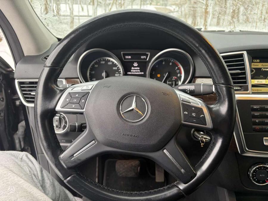 White Mercedes-Benz ML 350 2011 in Vilnius, with an engine capacity of 3.50 L and mileage of 180 thousand km for 9800 €, photo 10 on AUTOMOTO.COM.LV