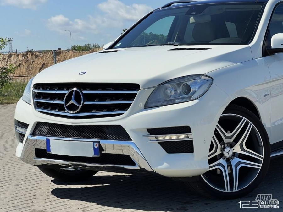 White Mercedes-Benz ML 350 2011 in Taurage, with an engine capacity of 3.00 L and mileage of 351 thousand km for 11700 €, photo 3 on AUTOMOTO.COM.LV