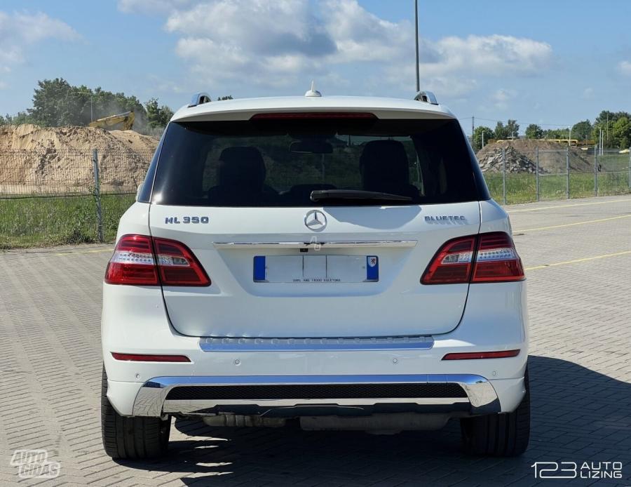 White Mercedes-Benz ML 350 2011 in Taurage, with an engine capacity of 3.00 L and mileage of 351 thousand km for 11700 €, photo 12 on AUTOMOTO.COM.LV