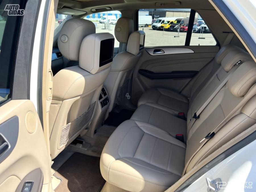 White Mercedes-Benz ML 350 2011 in Taurage, with an engine capacity of 3.00 L and mileage of 351 thousand km for 11700 €, photo 14 on AUTOMOTO.COM.LV