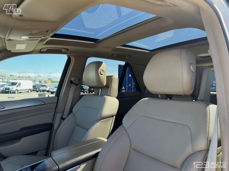 White Mercedes-Benz ML 350 2011 in Taurage, with an engine capacity of 3.00 L and mileage of 351 thousand km for 11700 €, photo 27 on AUTOMOTO.COM.LV