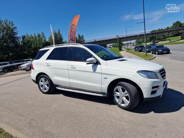 White Mercedes-Benz ML 350 2011 in Kaunas, with an engine capacity of 3.00 L and mileage of 338 thousand km for 10999 €, photo 4 on AUTOMOTO.COM.LV