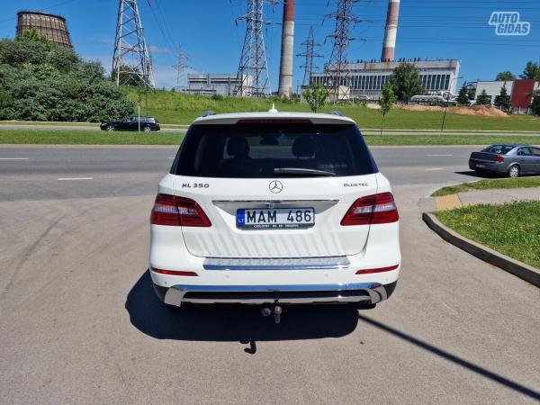 White Mercedes-Benz ML 350 2011 in Kaunas, with an engine capacity of 3.00 L and mileage of 338 thousand km for 10999 €, photo 8 on AUTOMOTO.COM.LV