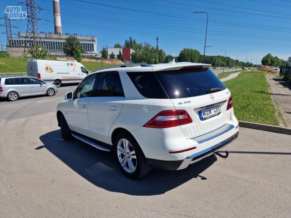 White Mercedes-Benz ML 350 2011 in Kaunas, with an engine capacity of 3.00 L and mileage of 338 thousand km for 10999 €, photo 9 on AUTOMOTO.COM.LV