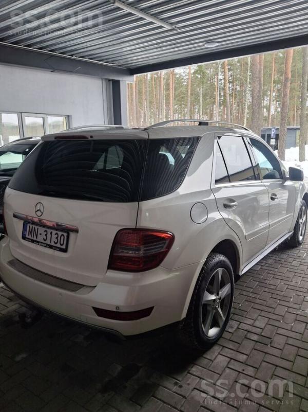 Balts Mercedes-Benz ML 350 2011 Valka, ar dzinēja tilpumu 3.00 L un nobraukumu 386 tūkst. km par 10000 €, foto 3 vietnē AUTOMOTO.COM.LV