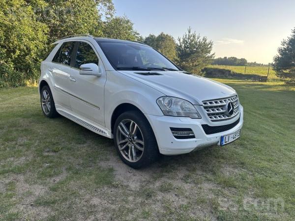 Белый Мерседес МЛ 350 2011 в Вентспилс, объемом двигателя 3.00 л и пробегом 275 тыс. км за 6800 €, фото 1 на AUTOMOTO.COM.LV