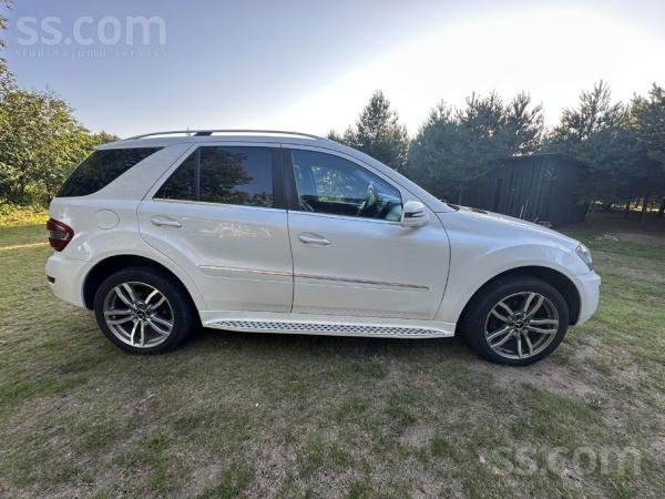 Белый Мерседес МЛ 350 2011 в Вентспилс, объемом двигателя 3.00 л и пробегом 275 тыс. км за 6800 €, фото 3 на AUTOMOTO.COM.LV