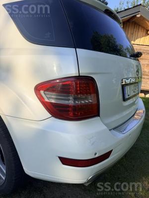 Balts Mercedes-Benz ML 350 2011 Ventspils, ar dzinēja tilpumu 3.00 L un nobraukumu 275 tūkst. km par 6800 €, foto 14 vietnē AUTOMOTO.COM.LV