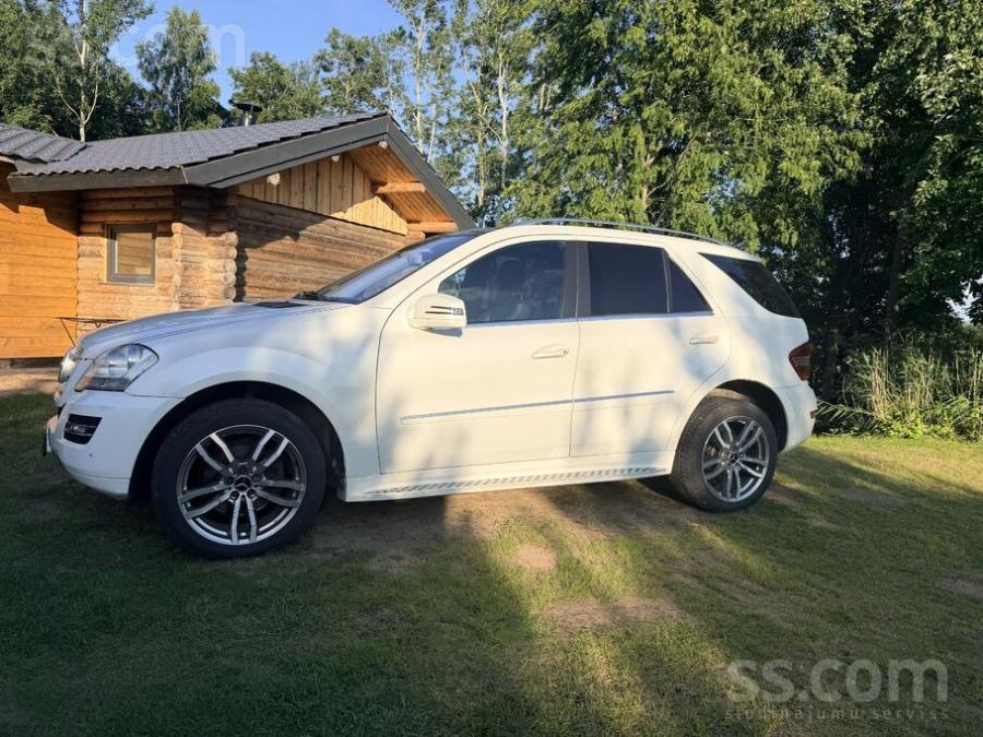 Balts Mercedes-Benz ML 350 2011 Ventspils, ar dzinēja tilpumu 3.00 L un nobraukumu 275 tūkst. km par 6800 €, foto 20 vietnē AUTOMOTO.COM.LV
