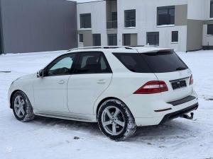 White Mercedes-Benz ML 350 2012 in Vilnius, with an engine capacity of 2.99 L and mileage of 227 thousand km for 10990 €, photo 2 on AUTOMOTO.COM.LV