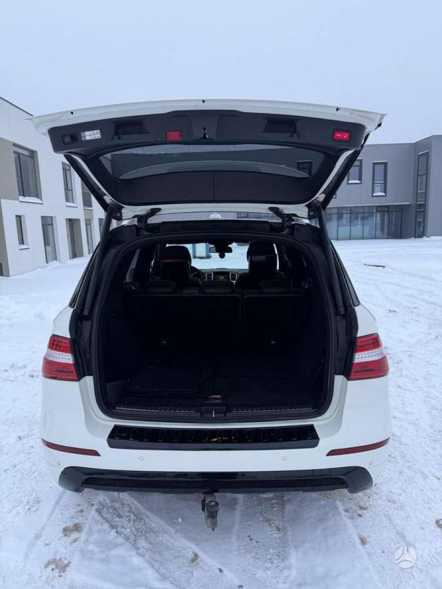 White Mercedes-Benz ML 350 2012 in Vilnius, with an engine capacity of 2.99 L and mileage of 227 thousand km for 10990 €, photo 17 on AUTOMOTO.COM.LV