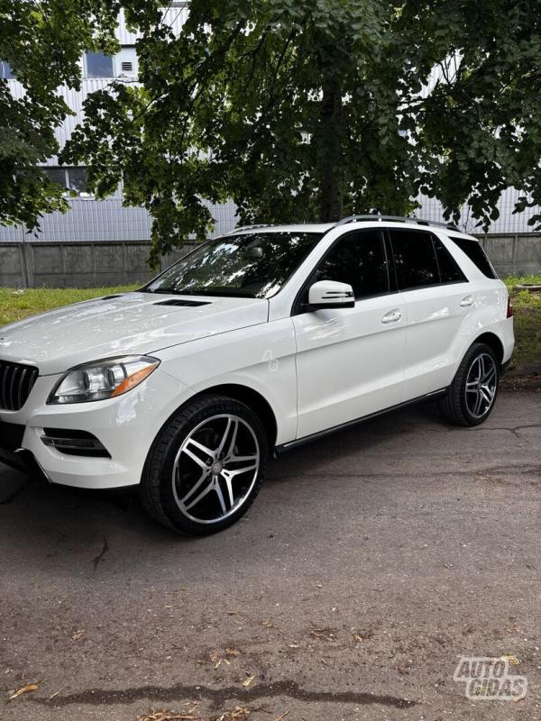 White Mercedes-Benz ML 350 2012 in Siauliai, with an engine capacity of 3.50 L and mileage of 294 thousand km for 11800 €, photo 3 on AUTOMOTO.COM.LV