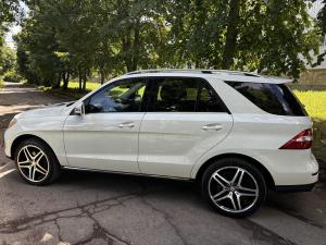 Balts Mercedes-Benz ML 350 2012 Šauļi, ar dzinēja tilpumu 3.50 L un nobraukumu 294 tūkst. km par 10900 €, foto 5 vietnē AUTOMOTO.COM.LV