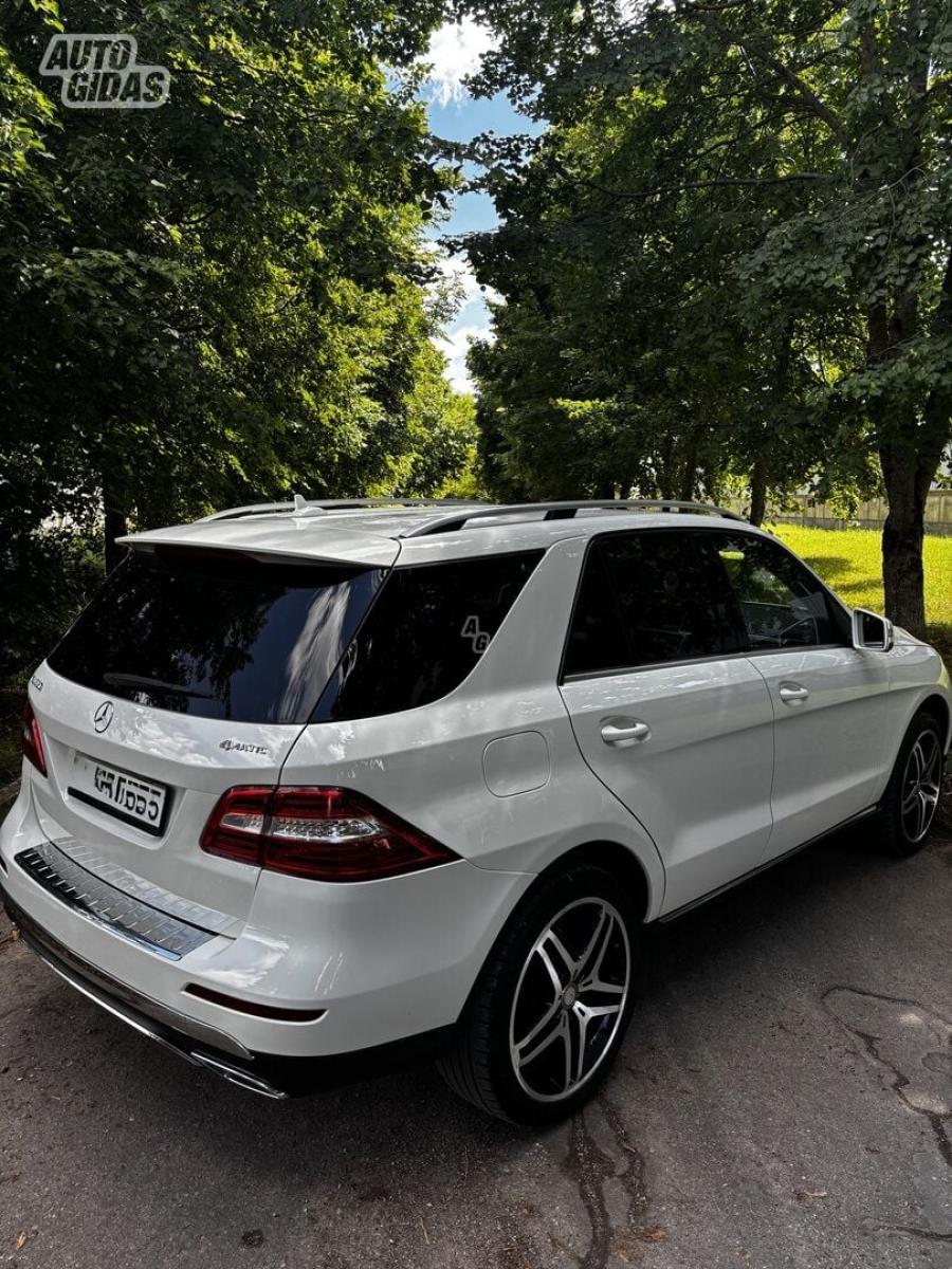 Balts Mercedes-Benz ML 350 2012 Šauļi, ar dzinēja tilpumu 3.50 L un nobraukumu 294 tūkst. km par 10900 €, foto 7 vietnē AUTOMOTO.COM.LV
